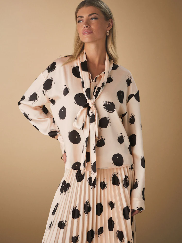 Alison Hammond Ecru Spot Blouse This Morning January 2025 – Fashion You ...